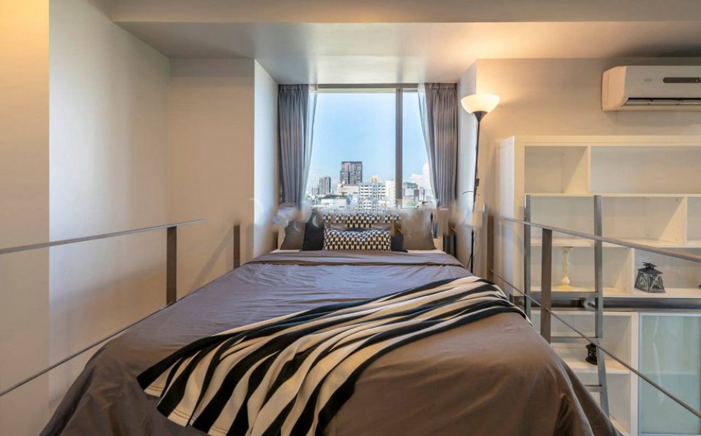 Scancondo | ให้เช่า ด่วน!! คอนโด ไอดีโอ มอร์ฟ 38 ห้องแบบ Duplex ทำเลดี เดินทางสะดวก ใกล้แหล่ง ...